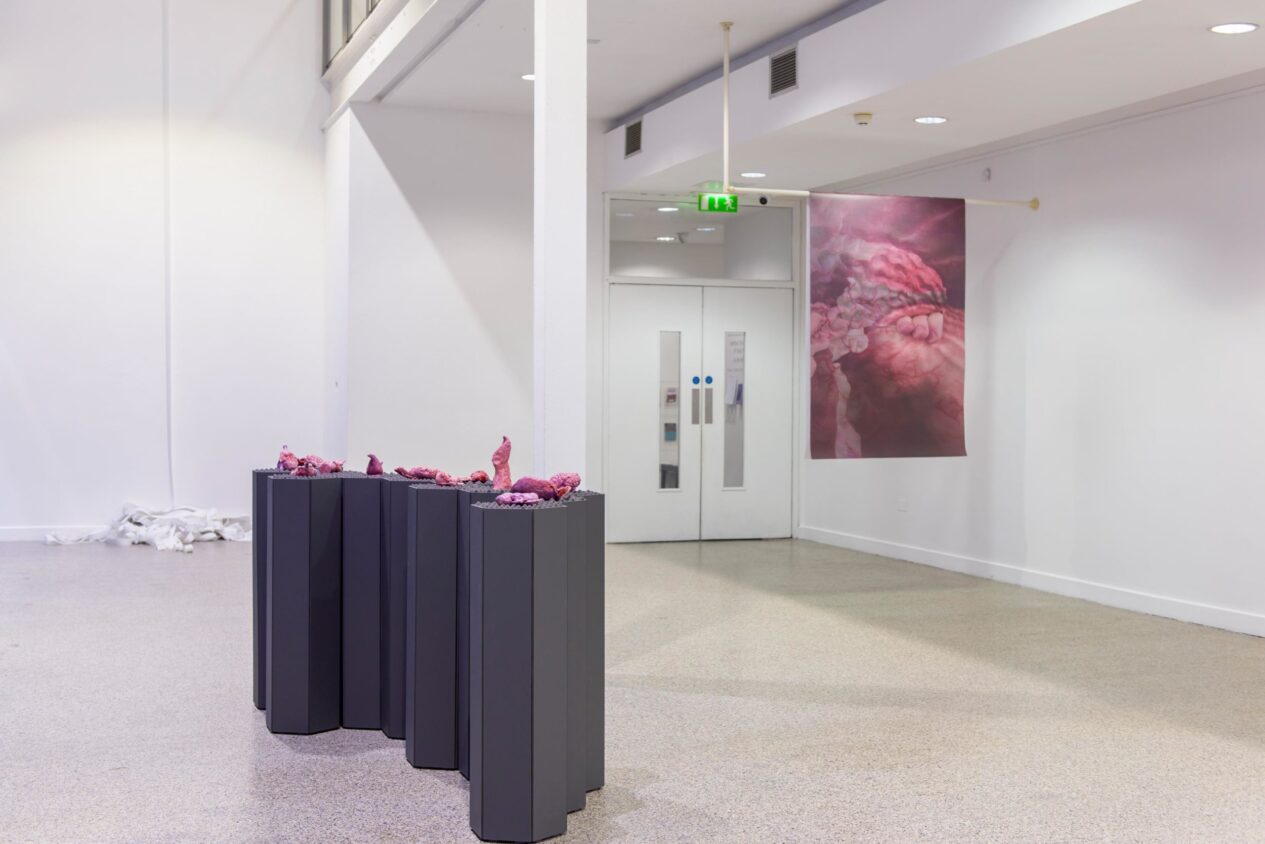 Critique: Alan Magee ‘Among the dregs of daily toil’ | The VAN & miniVAN